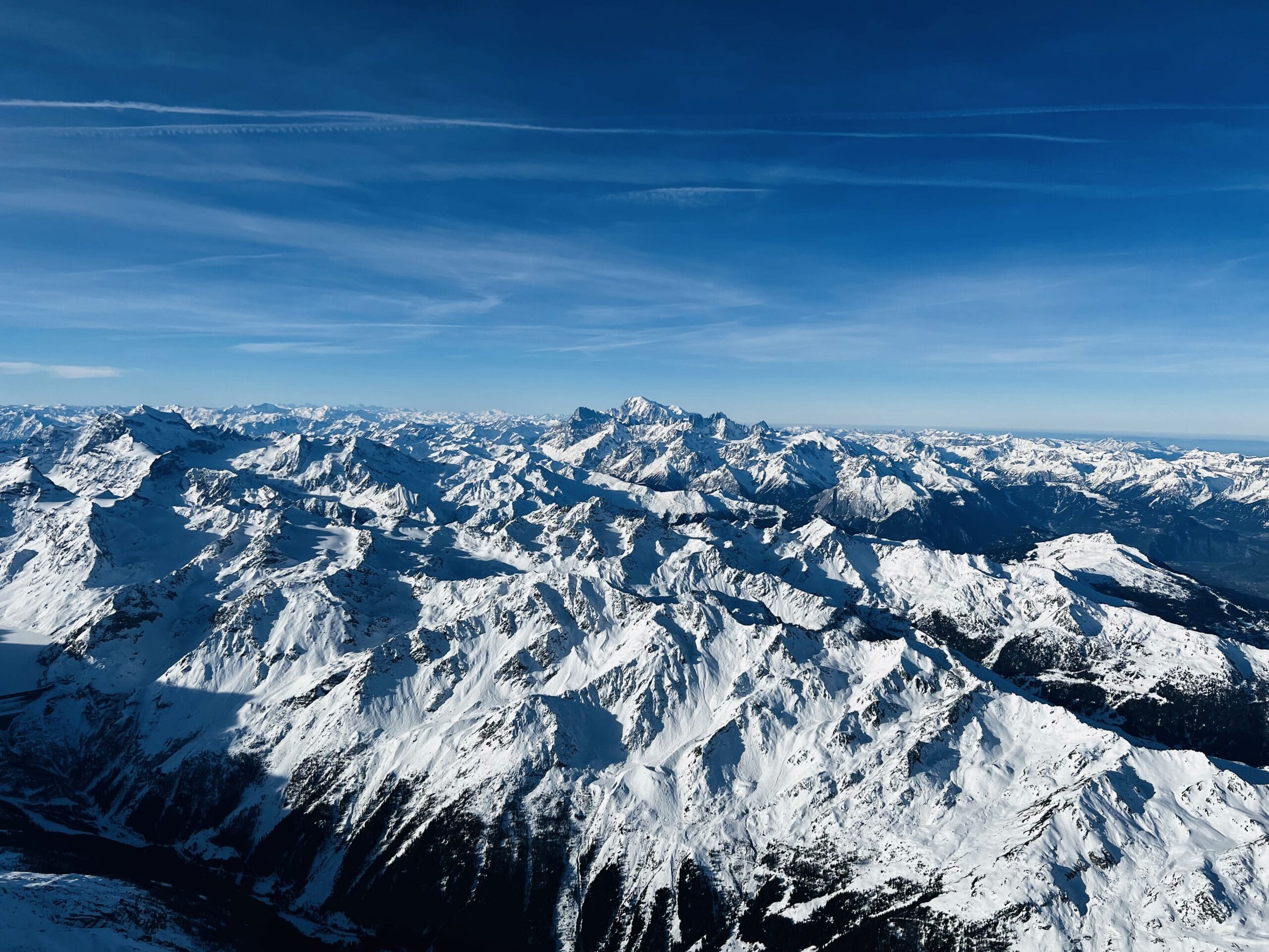 Crossing the Alps in a hot-air balloon | Ballons du Léman